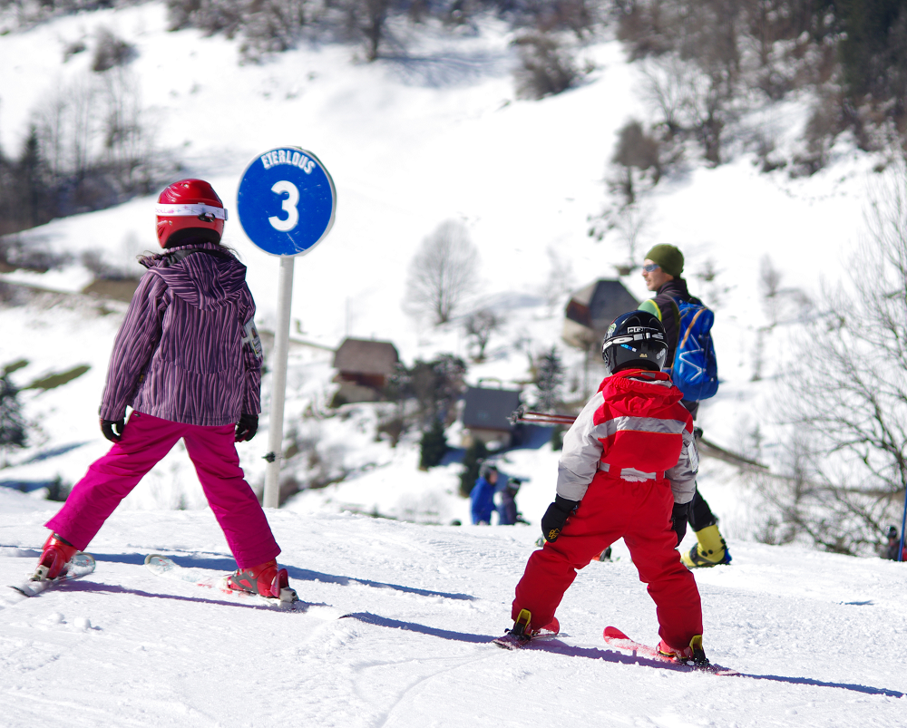 Las mejores estaciones para aprender a esquiar en España - Esquiades Blog